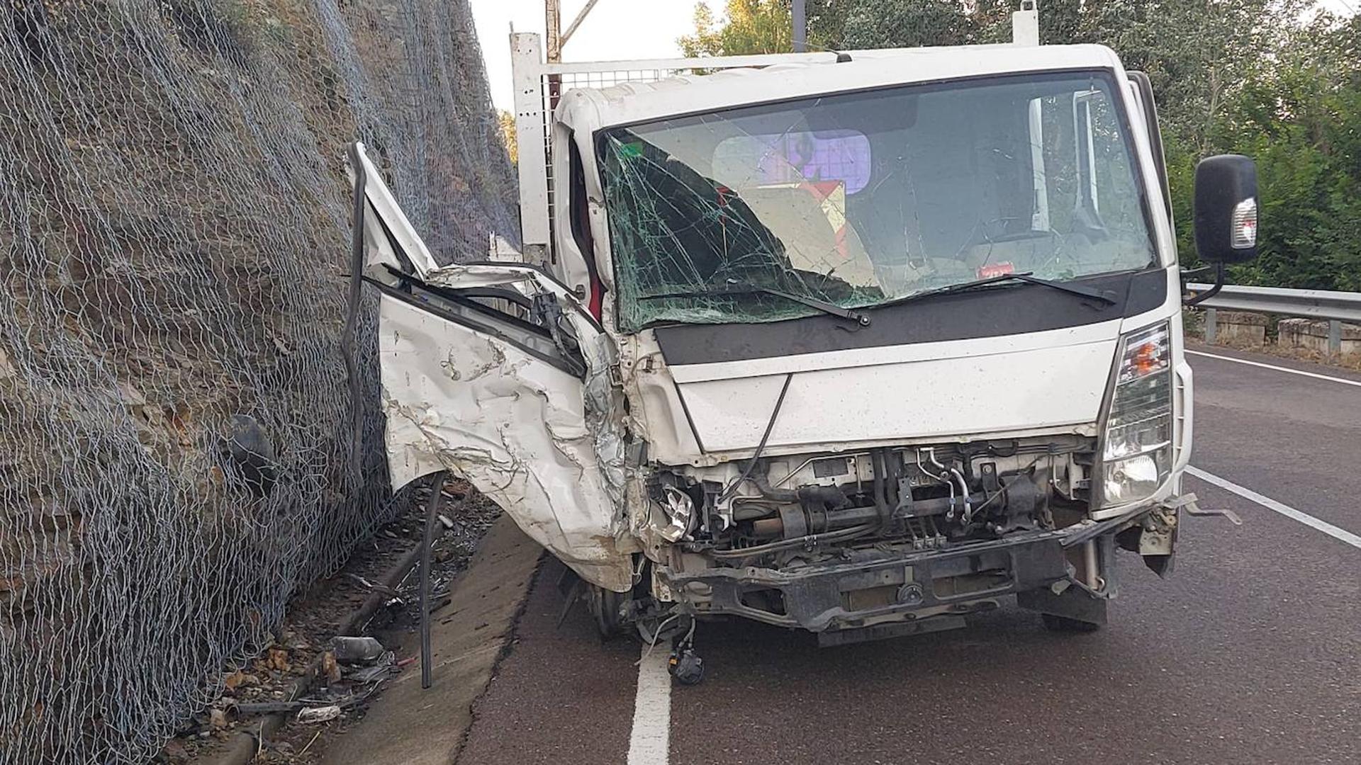 Un Camionero Herido Al Perder El Control Del Vehículo En Alba De Tormes